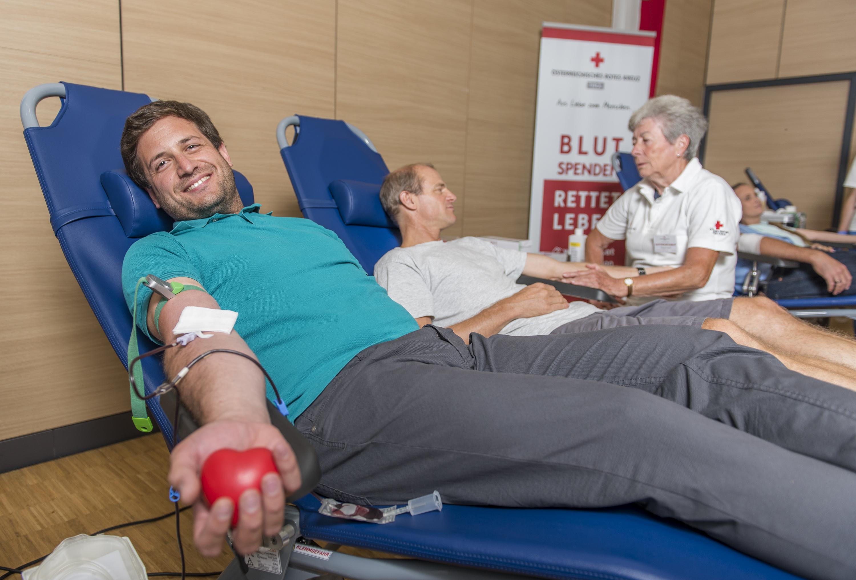 Blutspenden: Weniger junge Blutspender, mehr ältere Empfänger - News